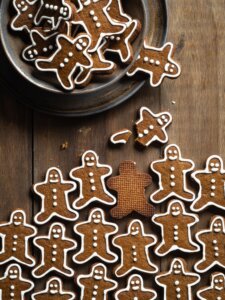 50+ Gingerbread Man Puns, Names & Jokes That You'll Love So Munch